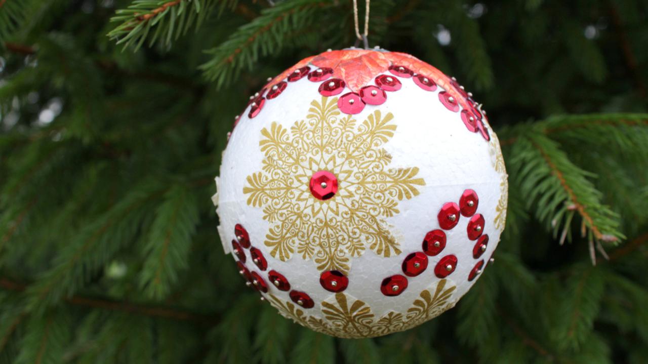 Bombki styropianowe – jak ozdobić? Instrukcja krok po kroku